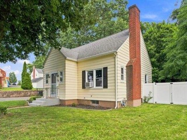 3 bedroom, Manchester CT 06040 105255458