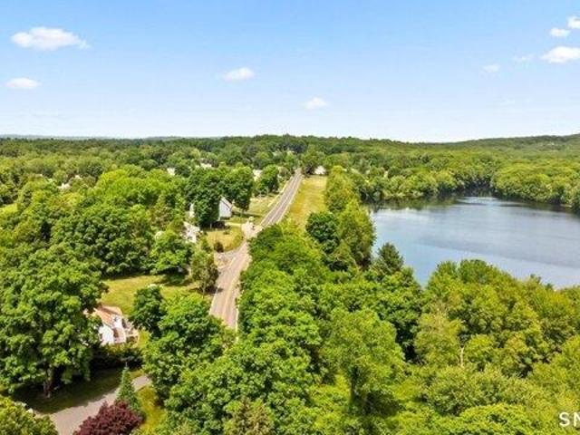 3 bedroom, Manchester CT 06042 105497399