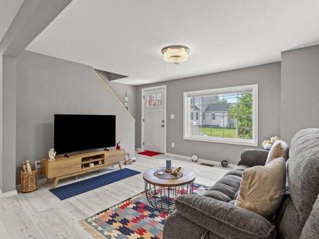 3 bedroom, Manchester NH 03103 104263961