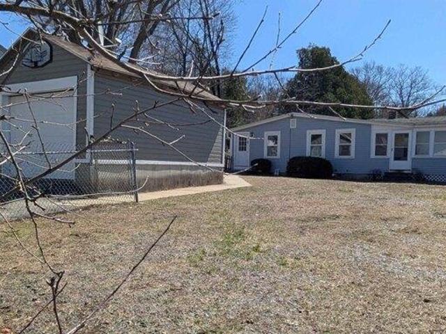 3 bedroom, Manchester NH 03103 LS102063632