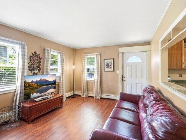 3 bedroom, Manchester NH 03109 105096000