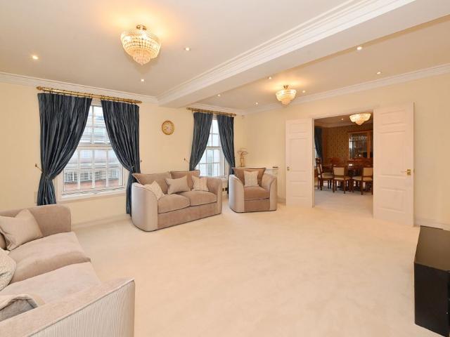 3 bedroom mansion flat with 1 reception and 2 bathrooms in 129 Park Street, W1K