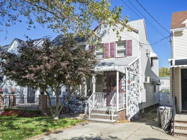 3 bedroom, Marine Park NY 102752835