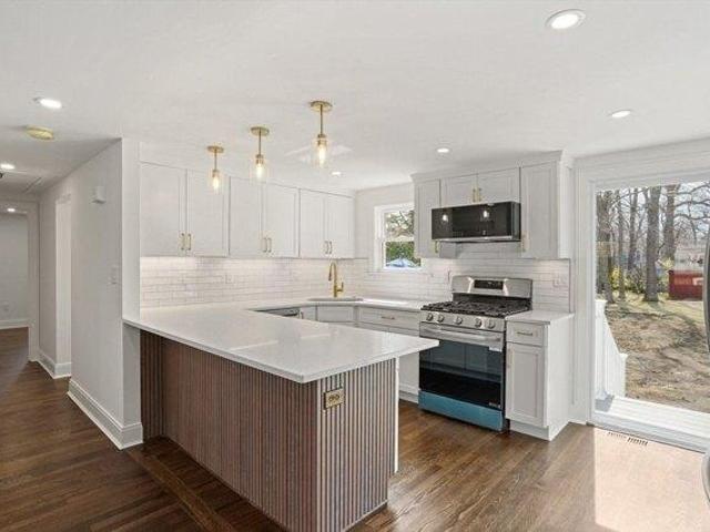 3 bedroom, Marshfield MA 02050 LS102635128