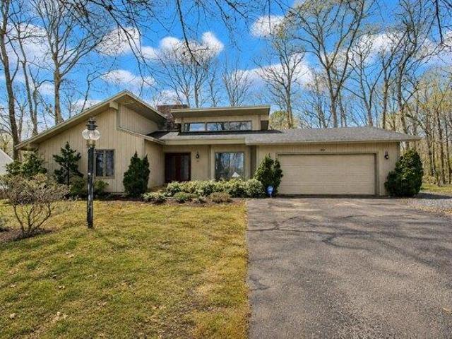 3 bedroom, Mashpee MA 02649 102369849