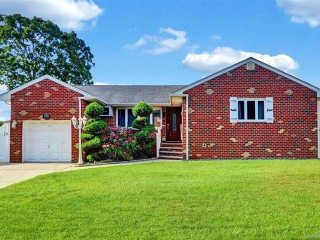 3 bedroom, Massapequa NY 11758 LS93745555