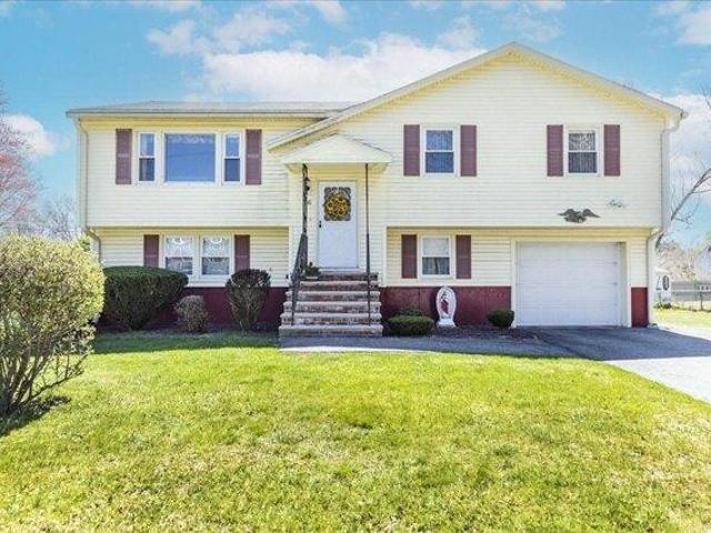 3 bedroom, Methuen MA 01844 LS102594180