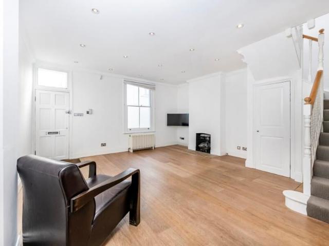 3 Bedroom Mews To Let