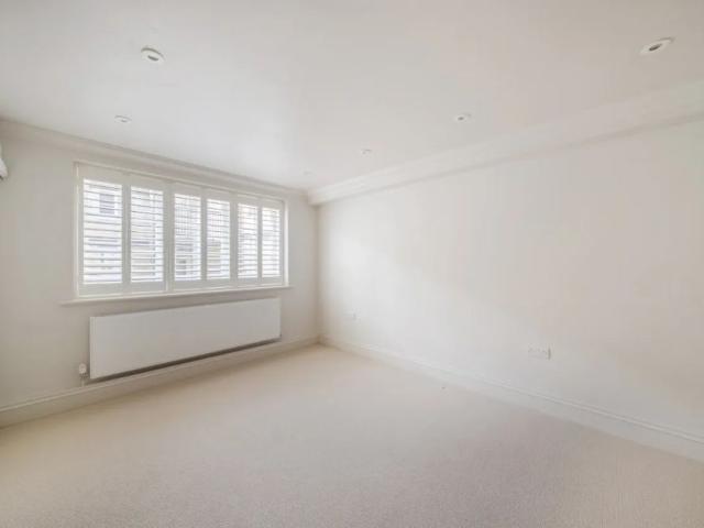 3 bedroom mews to rent