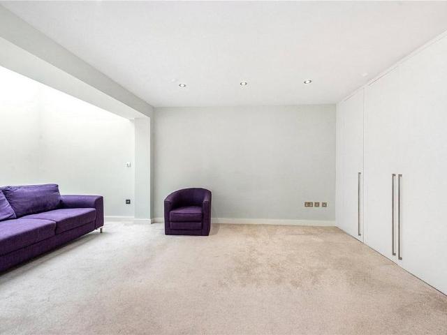 3 bedroom mews to rent
