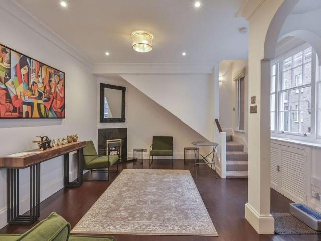 3 bedroom mews to rent