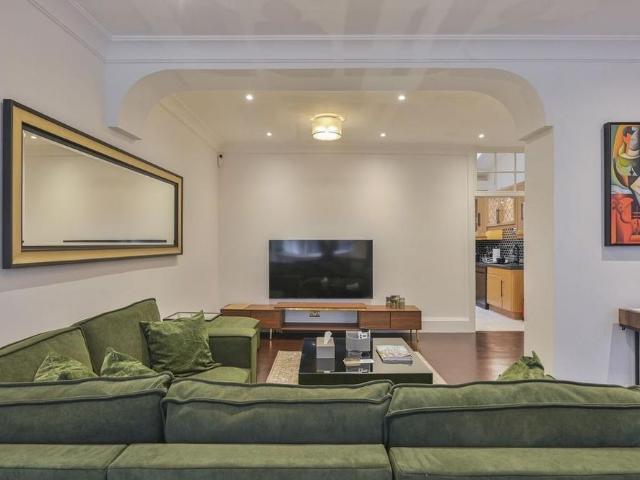 3 bedroom mews to rent
