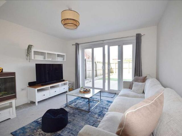 3 bedroom mews to rent