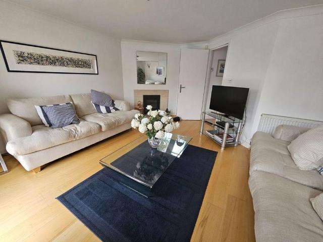 3 bedroom mews to rent