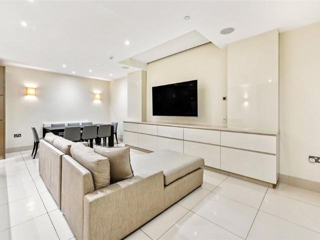 3 bedroom mews to rent
