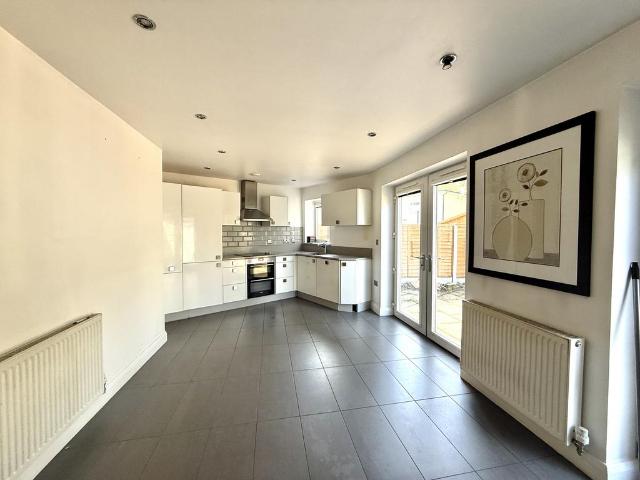 3 bedroom mews to rent