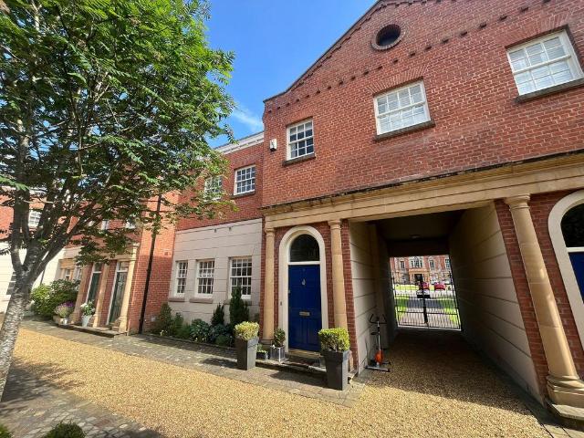 3 bedroom mews to rent