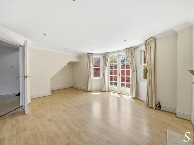 3 bedroom mews to rent