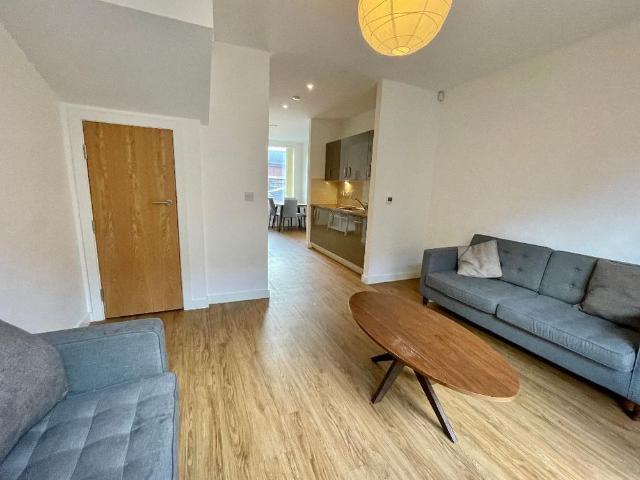 3 bedroom mews to rent