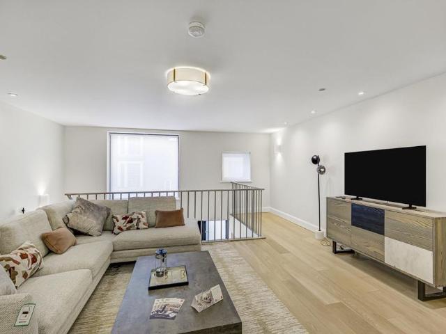 3 bedroom mews to rent