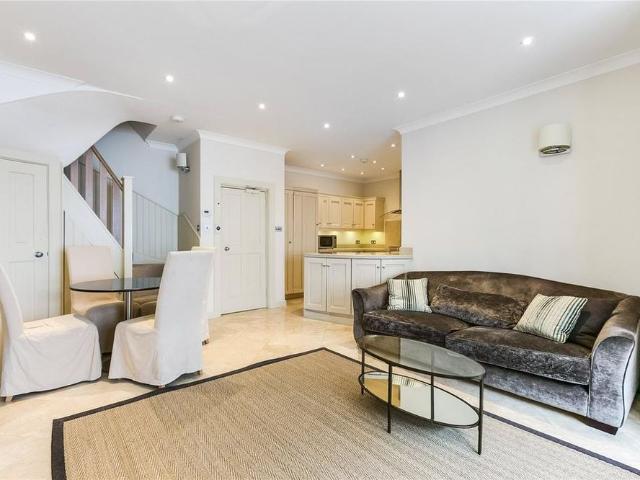 3 bedroom mews to rent