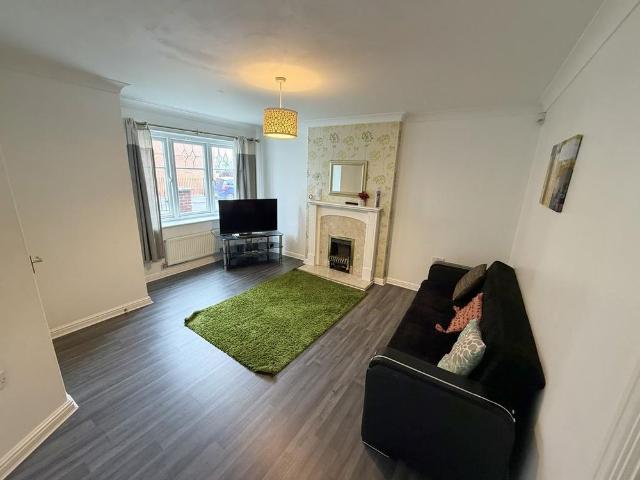 3 bedroom mews to rent