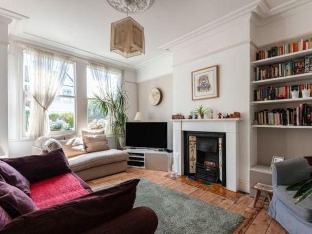 3 bedroom mews to rent