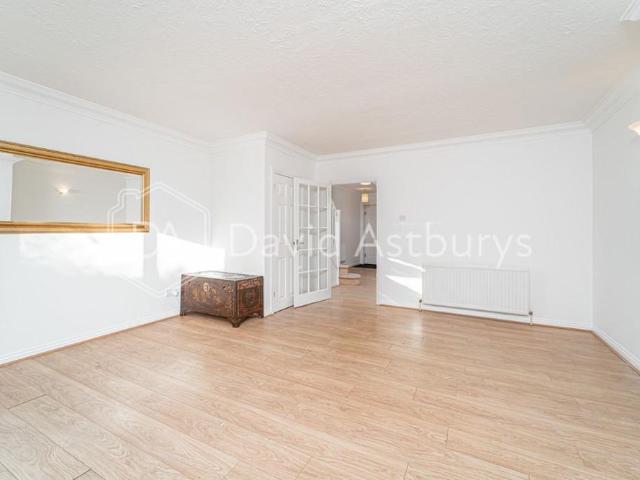 3 bedroom mews to rent