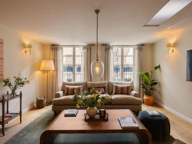3 bedroom mews to rent