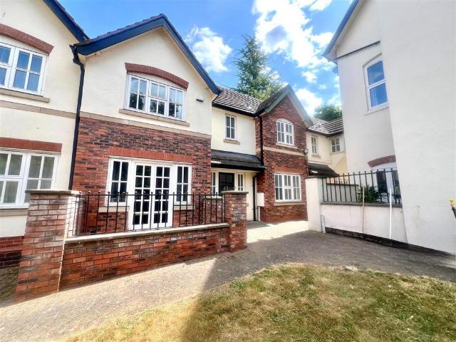 3 bedroom mews to rent