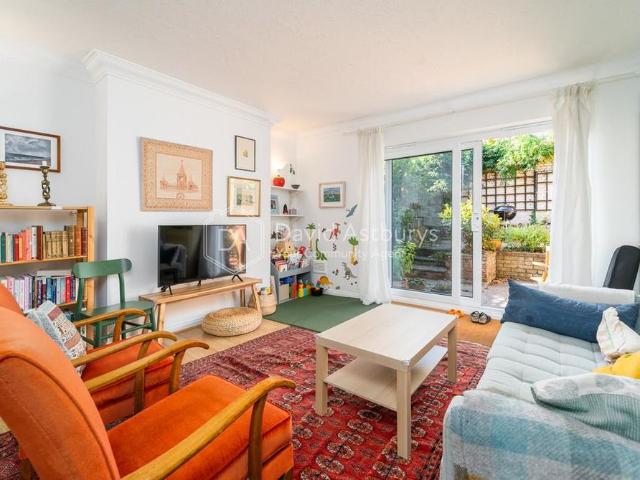 3 bedroom mews to rent