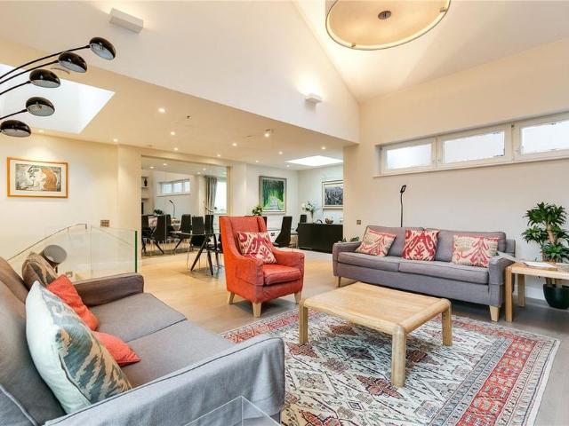 3 bedroom mews to rent