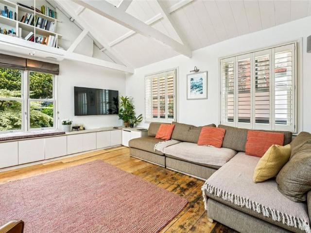 3 bedroom mews to rent