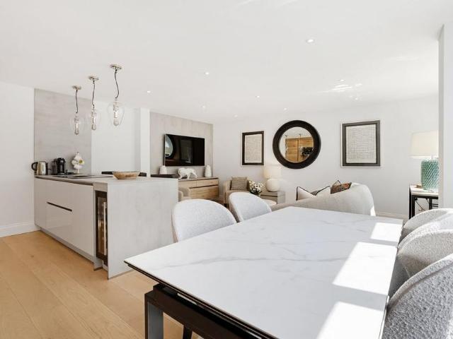 3 bedroom mews to rent