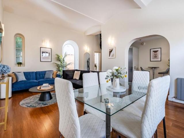 3 bedroom mews to rent