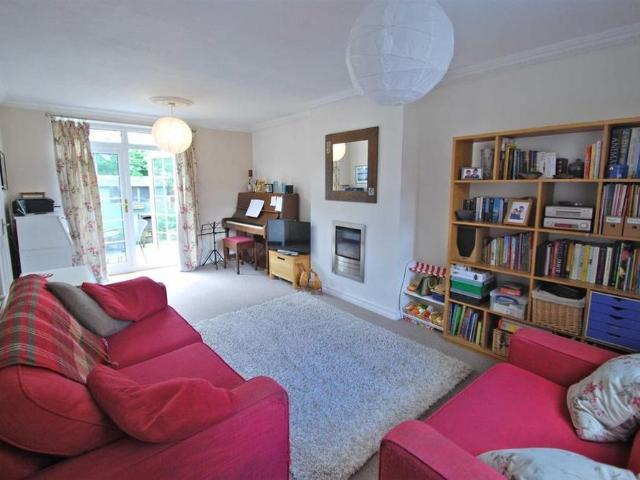 3 bedroom mews to rent