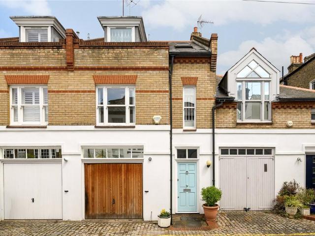 3 bedroom mews for sale