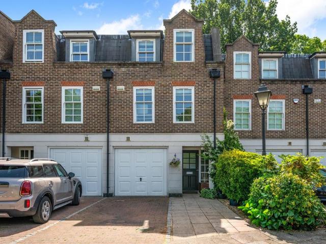 3 bedroom mews for sale