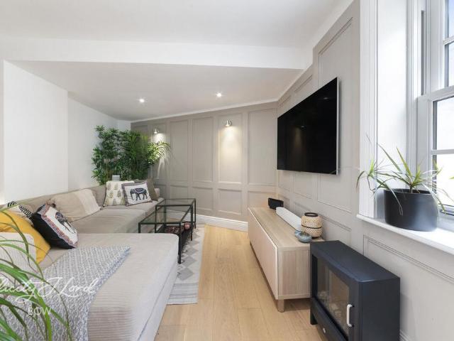 3 bedroom mews for sale