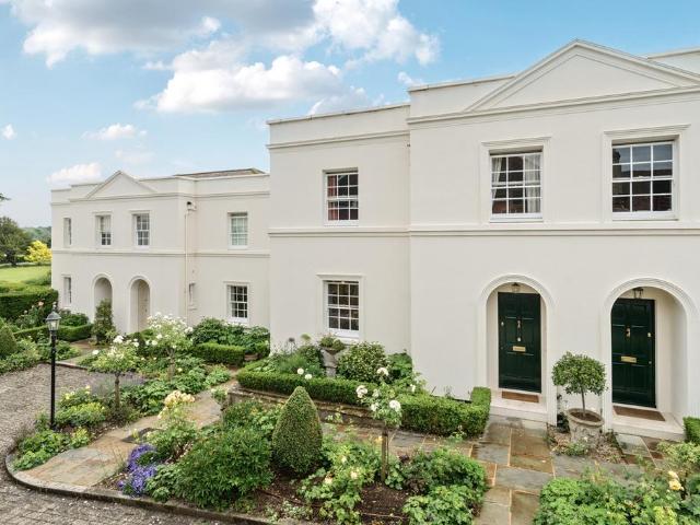 3 bedroom mews for sale