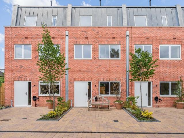 3 bedroom mews for sale