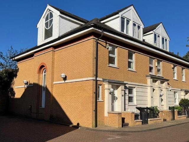 3 bedroom mews for sale