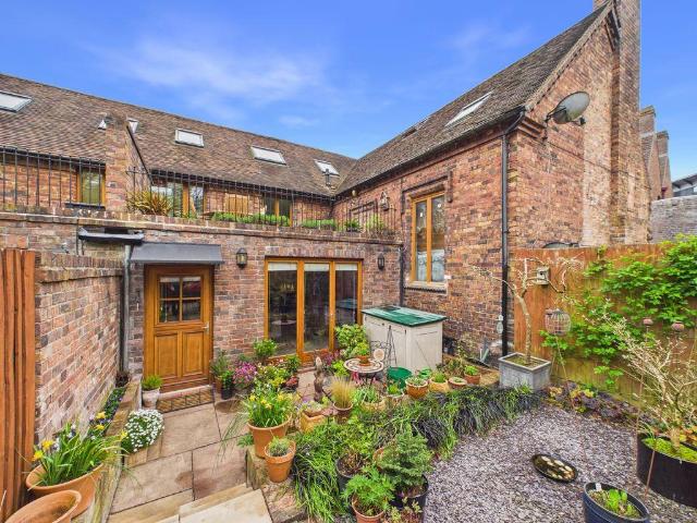 3 bedroom mews for sale