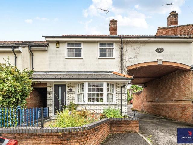 3 bedroom mews for sale