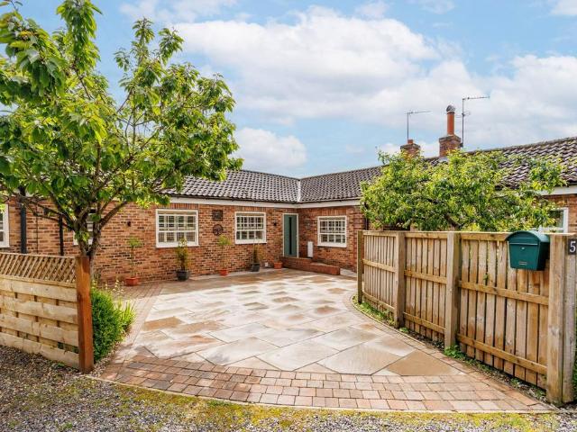 3 bedroom mews for sale