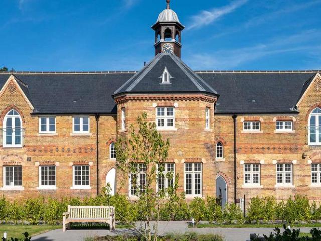 3 bedroom mews for sale
