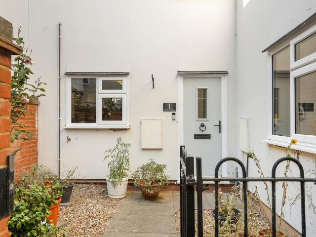 3 bedroom mews for sale