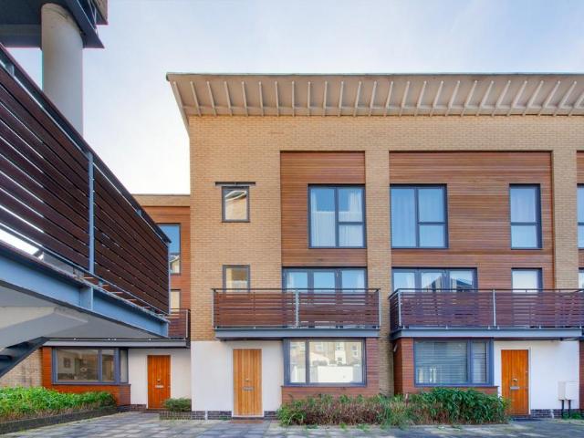 3 bedroom mews for sale