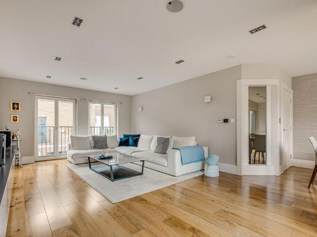 3 bedroom mews for sale