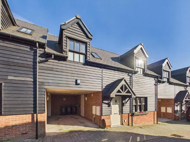 3 bedroom mews for sale